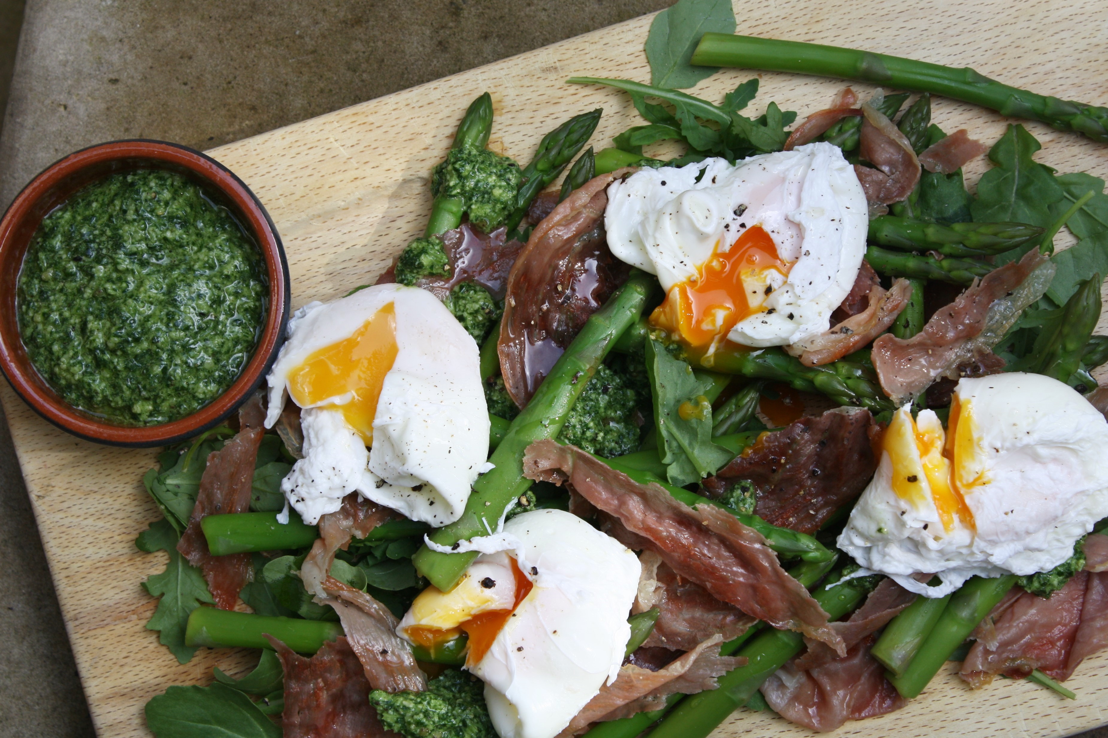 Blanched Asparagus and Crispy Parma Ham with a Rocket Pesto – Wish to Dish
